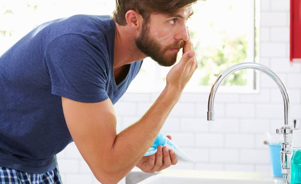 Guide d'achat du meilleur anti cernes pour homme en mai 2026