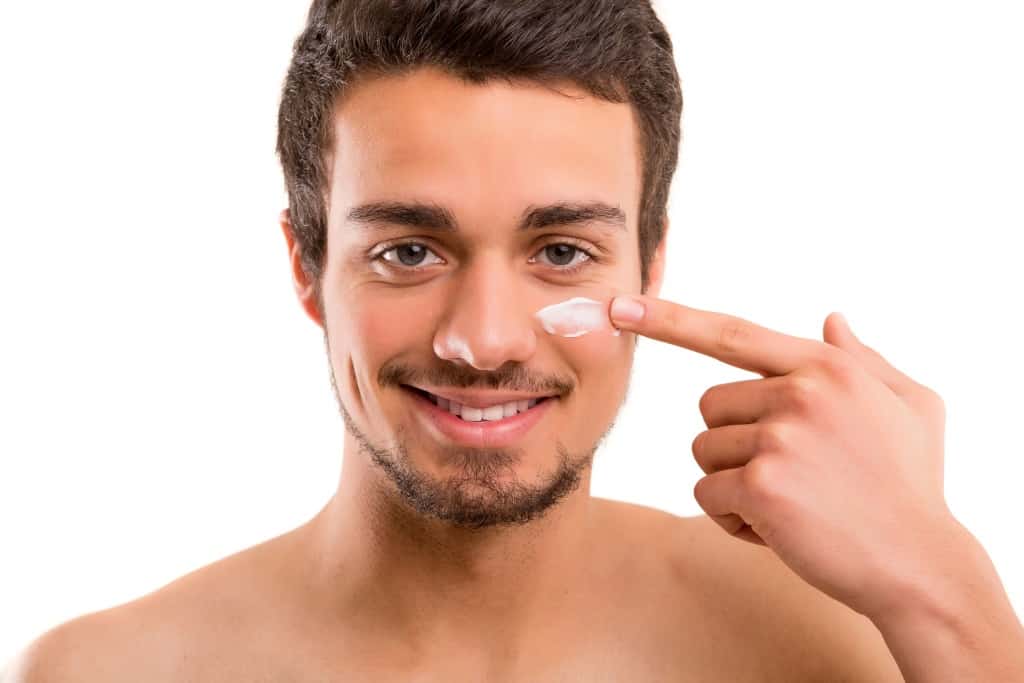 Guide d'achat du meilleur anti cernes pour homme en mai 2026